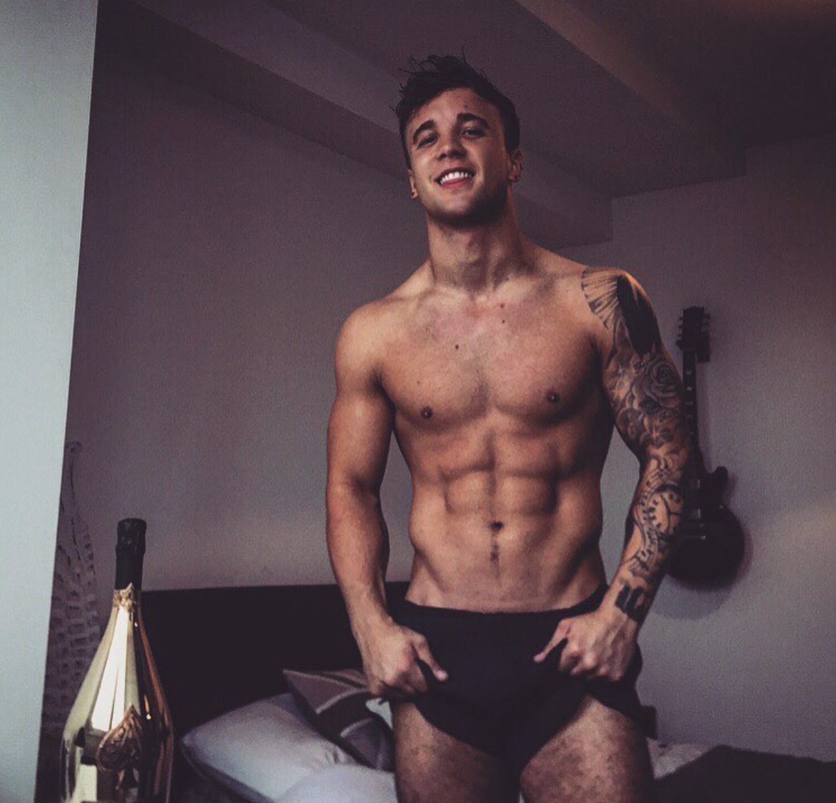El cantante Sam Callahan (Factor X) se desnuda en Instagram - Shangay